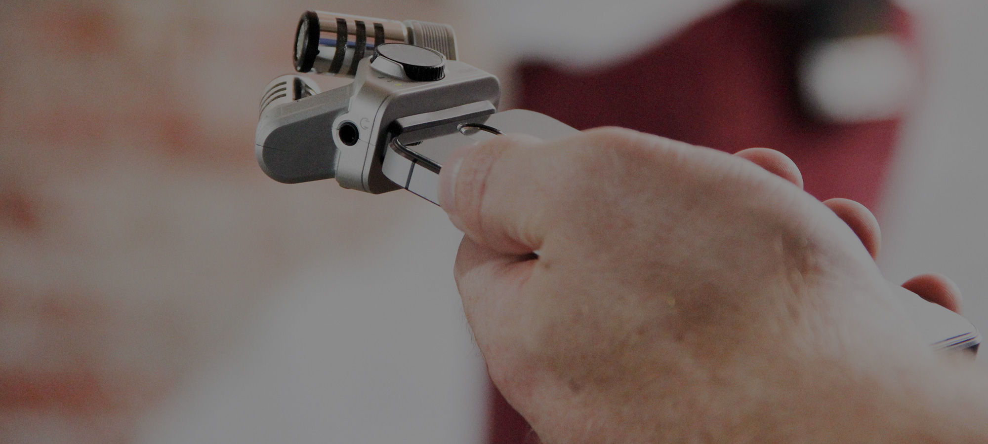 Review: Zoom's IQ6 turns your iOS device into a pocket recording studio ...