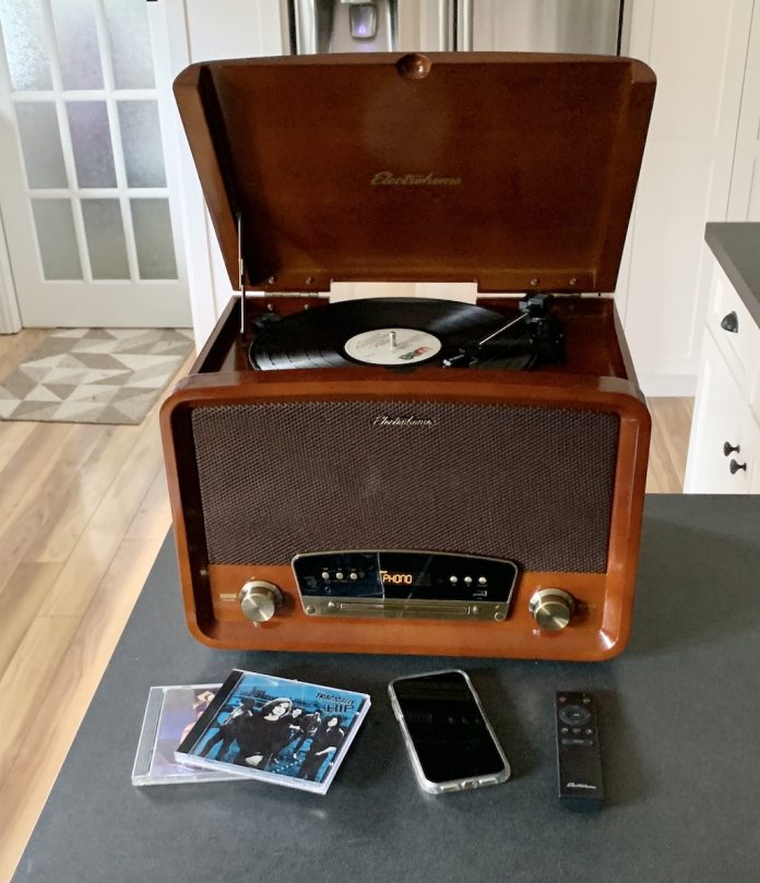 Electrohome Kingston 7-in-1 vinyl record player review | Best Buy Blog