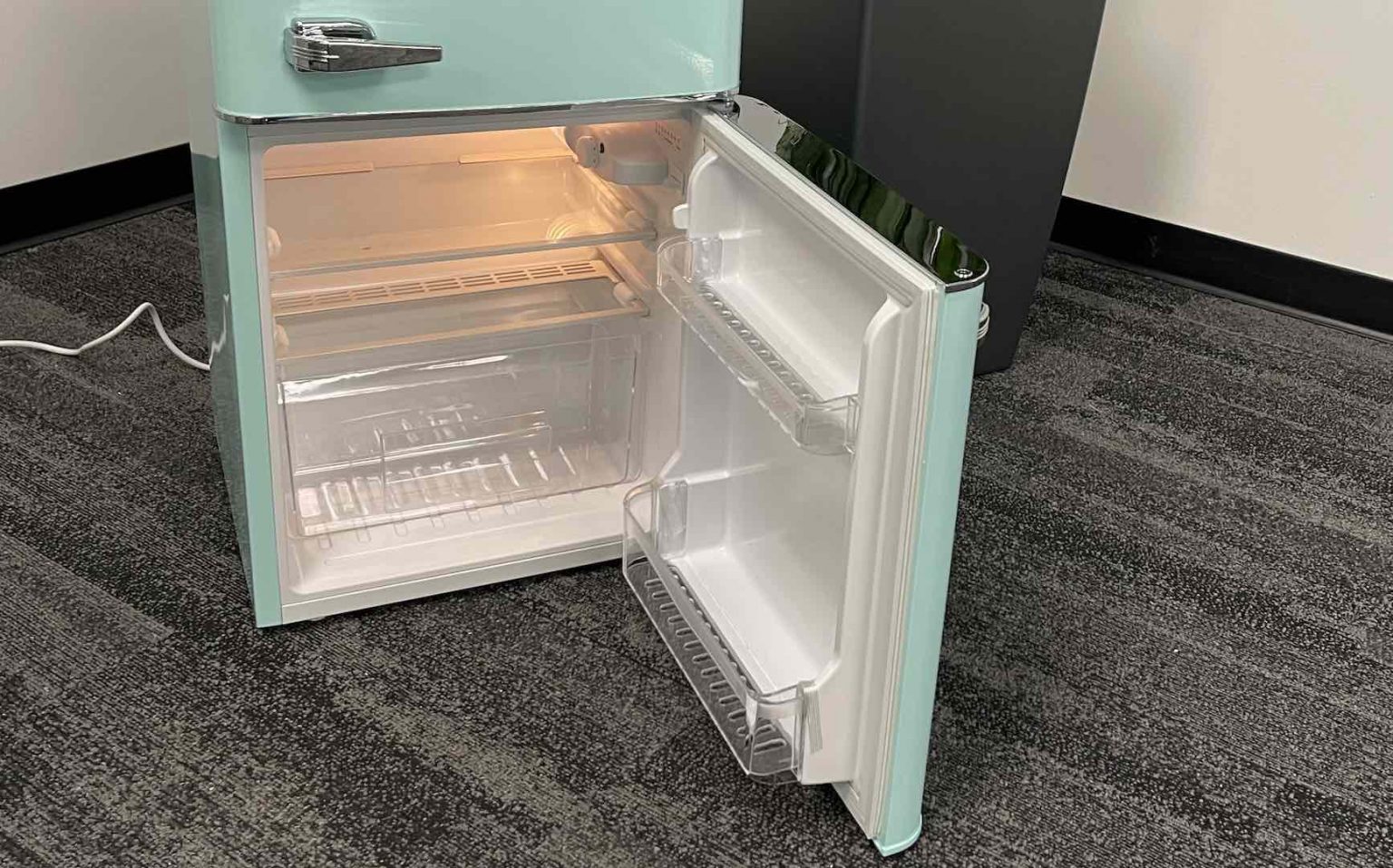 Insignia Retro Bar Fridge with Top Freezer Review