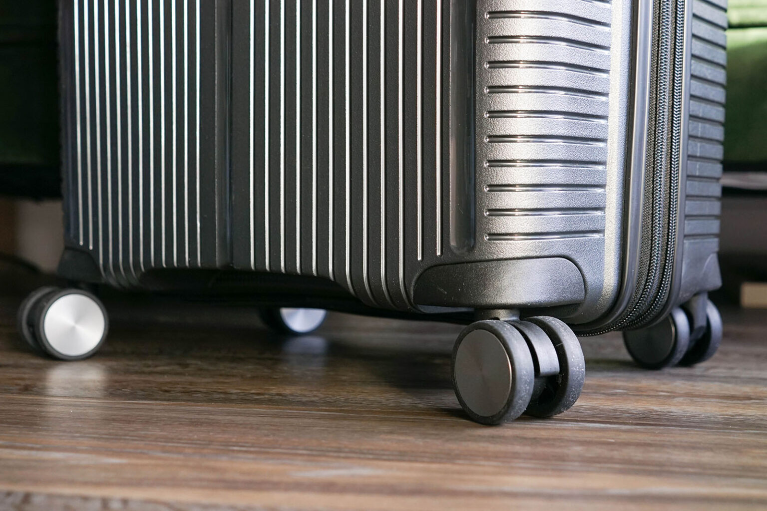 Verage Rome 24" Large Hardside Expandable Luggage review