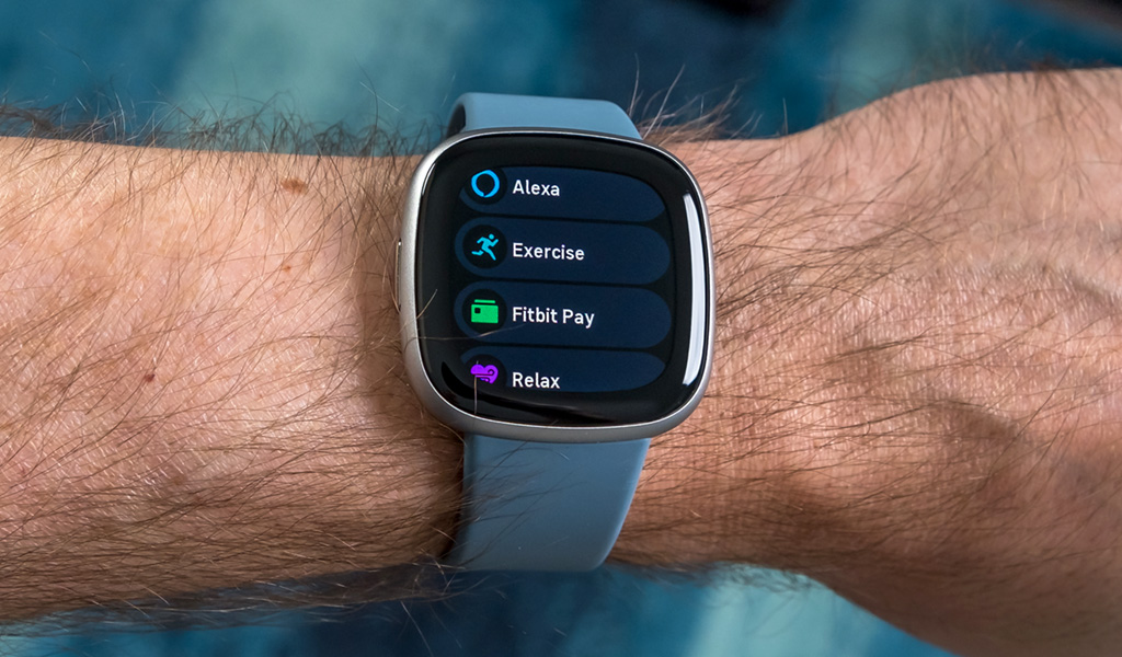 Fitbit Versa 4 smartwatch review | Best Buy Blog