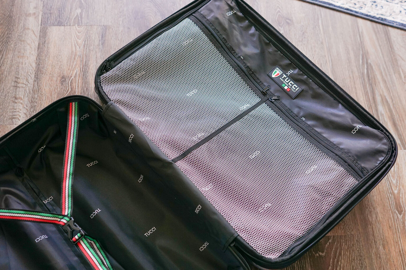 Tucci Italy Hard Side Art Collection luggage review