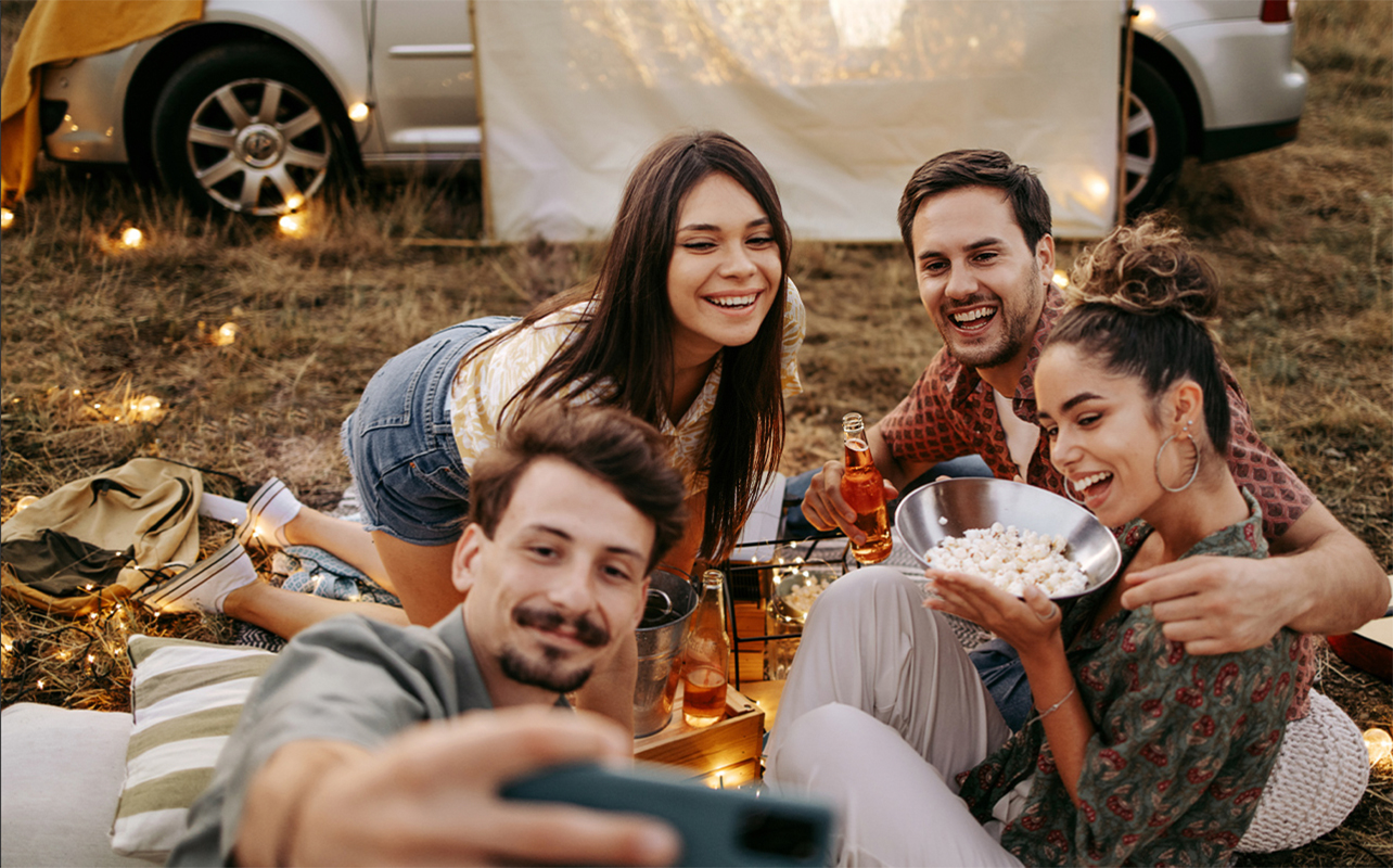 How to set up a backyard movie night: tech & tips| Best Buy Blog