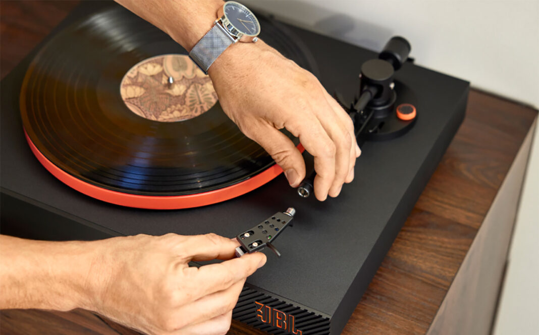 How to connect a projector to a laptop: a step-by-step guide | Best Buy ...